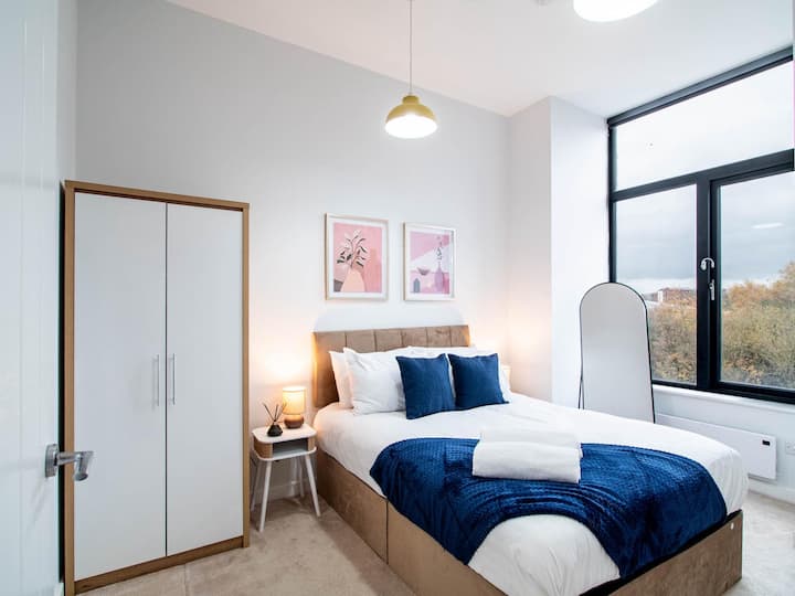 2-br River View Apartment At Leeds Dock | Parking - Leeds