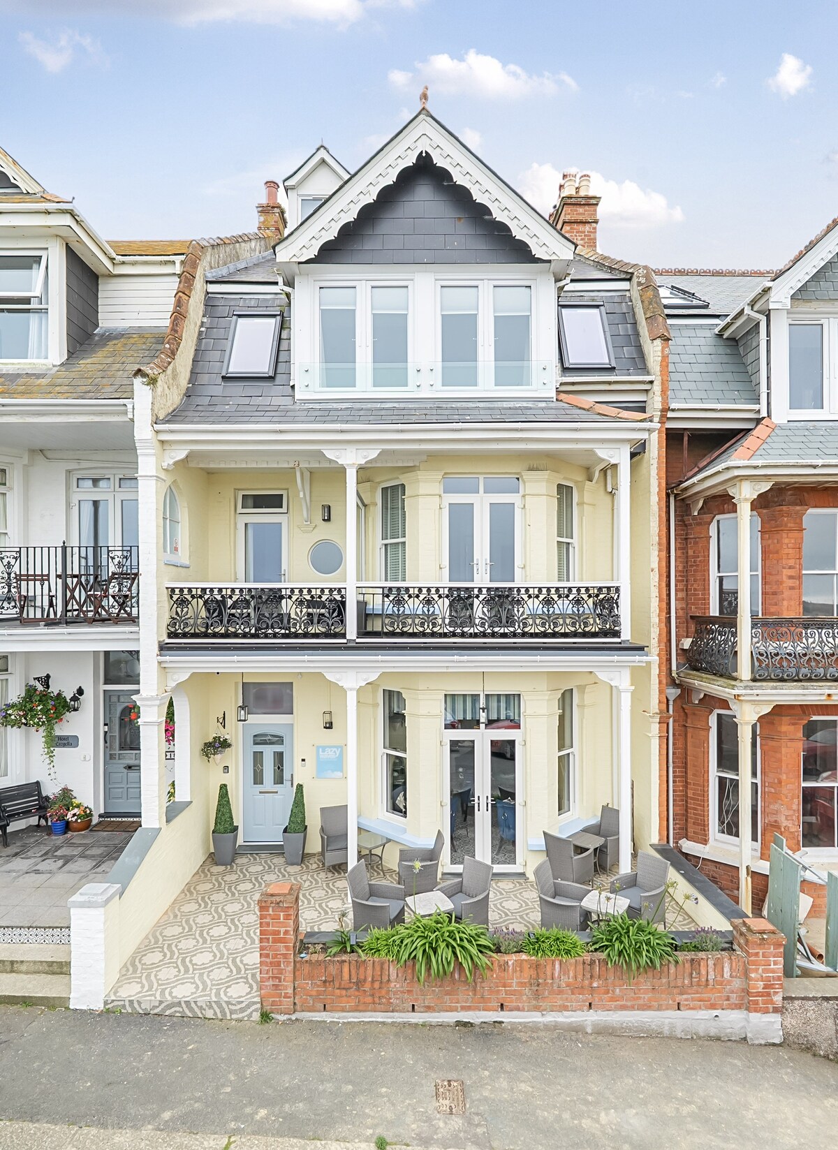 Lazy Waves - Stunning Beachfront Townhouse - Houses for Rent in ...