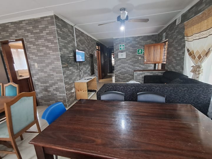 Sunshine Guesthouse - Amanzimtoti