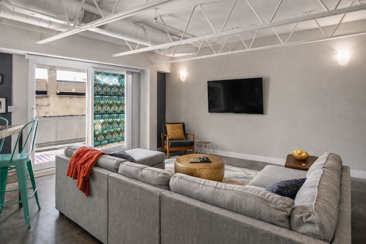 Relax & Recharge | Quiet Loft W/ Private Patio - Drake University, Des Moines
