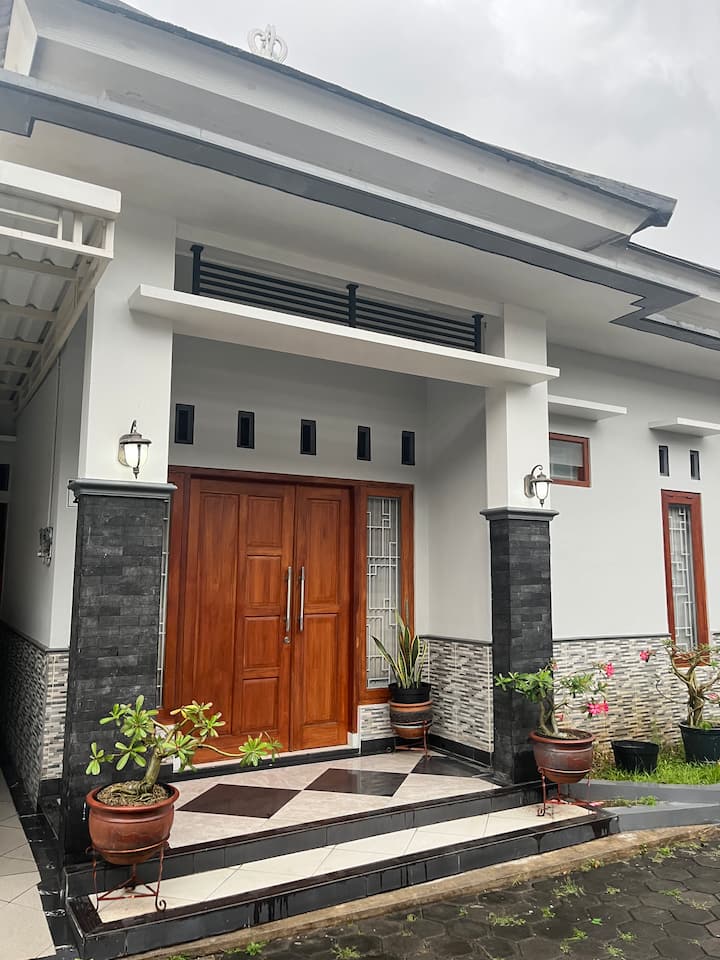 Cozy Private House Kragilan Residence Yogyakarta - Yogyakarta