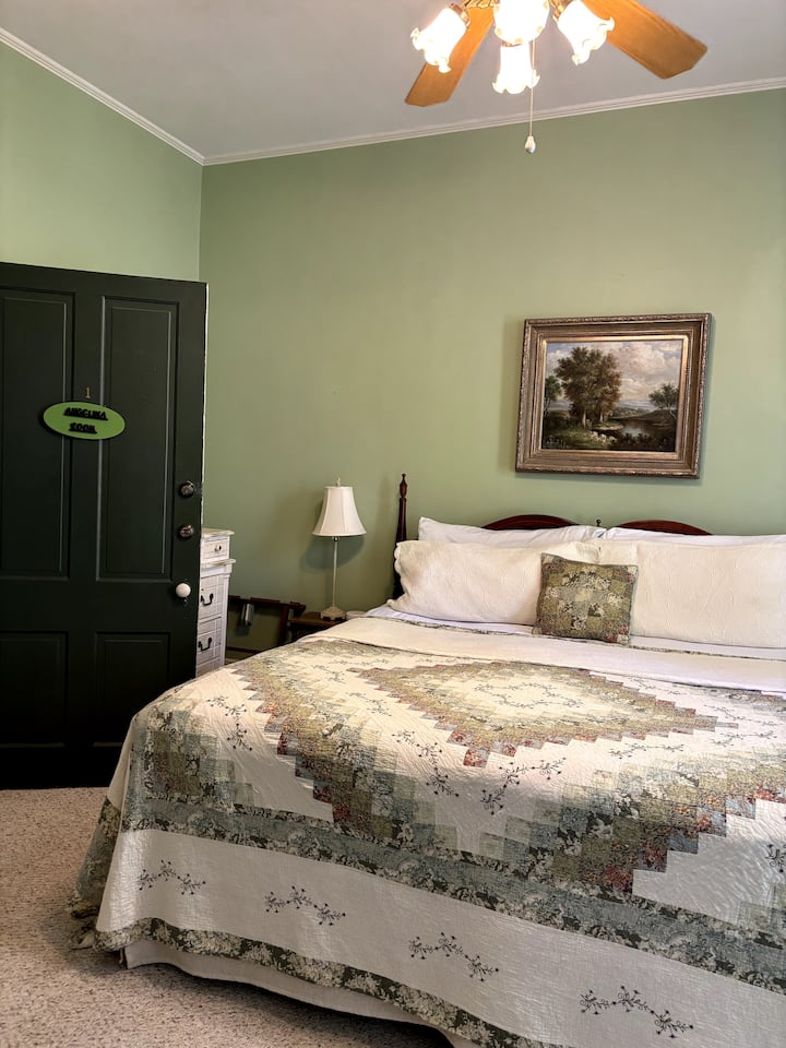 Angelina Room - Hardeman House Bed And Breakfast - Nacogdoches, TX