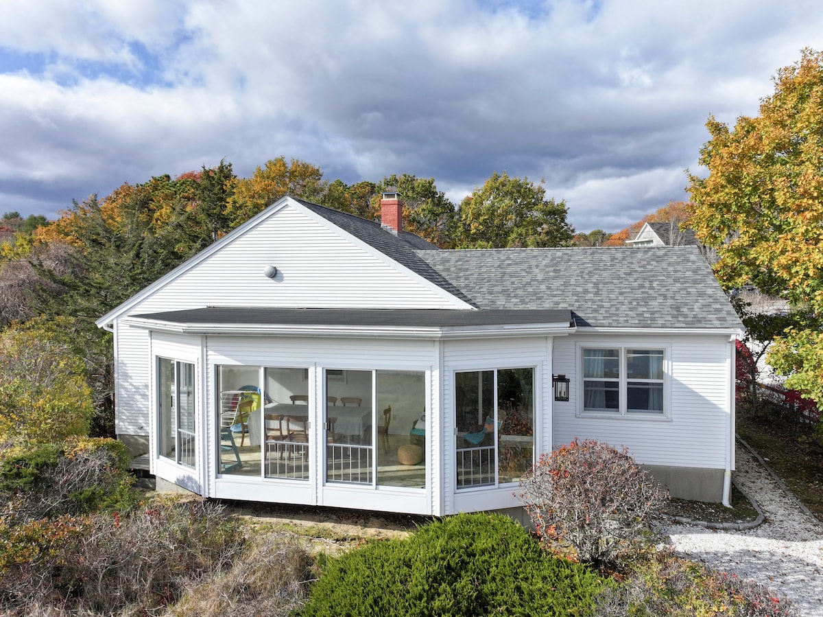 Oasis en bord de mer à Cape Cod avec une grande pièce ensoleillée ...