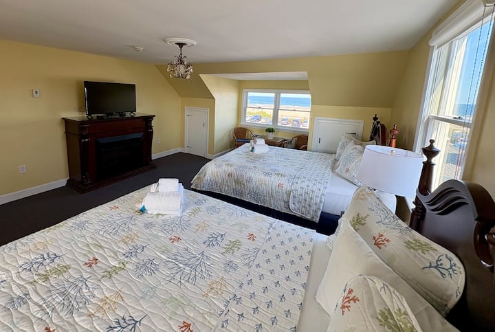 Oceanfront 3 Bedroom Apartment On Hampton Beach - Exeter, NH