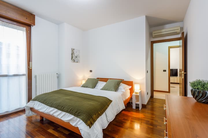 Parcheggio & Wifi Free - [Appartamento Funzionale] - Modena, Italy