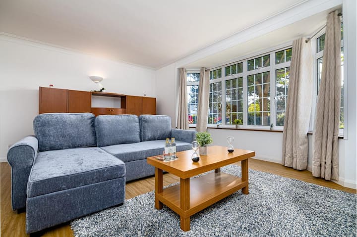 Spacious 2-bed Flat In The Heart Of Blackheath - Bromley