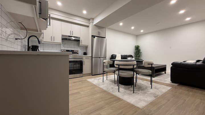 Urban Basement Retreat - Alberta
