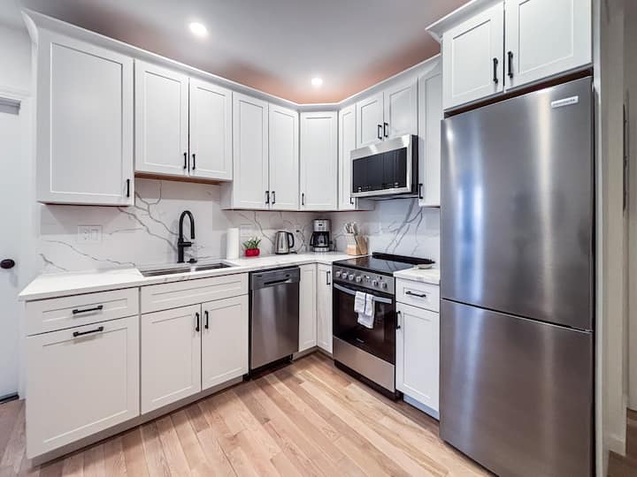 Two Bedroom Apartment Near Fenway Park! - Boston, MA