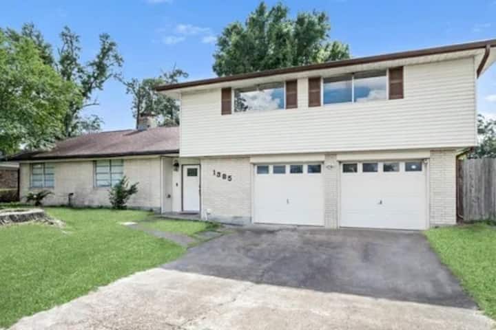 Cozy Home In West End Of Beaumont - 보몬트