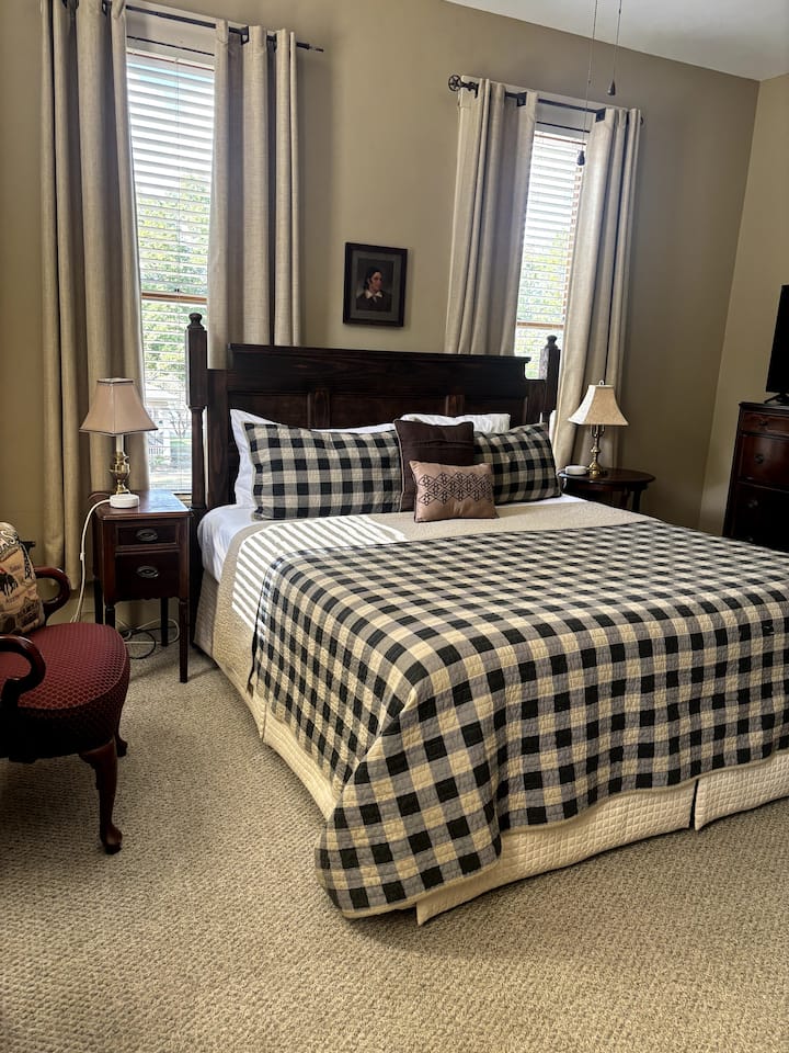 Crockett Room - Hardeman House Bed And Breakfast - Nacogdoches, TX