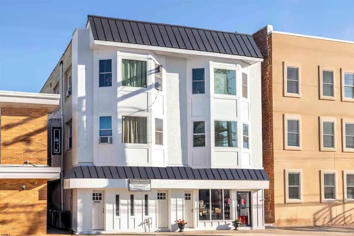 Ocean-view Boutique Loft 3br 1ba Condo - Ventnor City, NJ