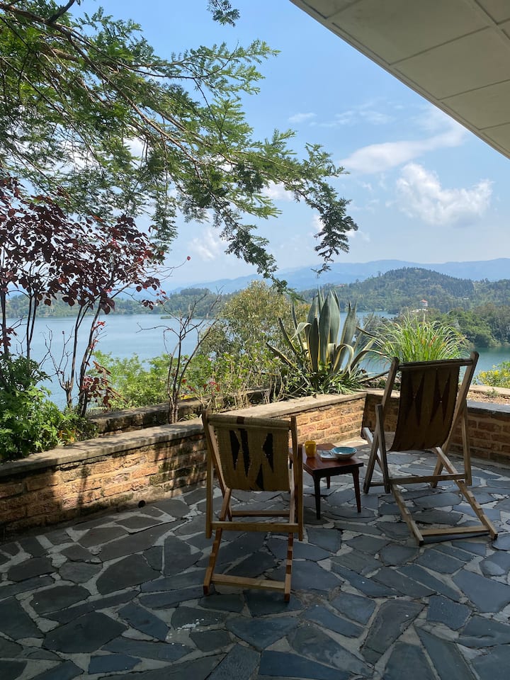 Quiet Escape By The Lake. Rest, Reflect, Recharge. - Rwanda