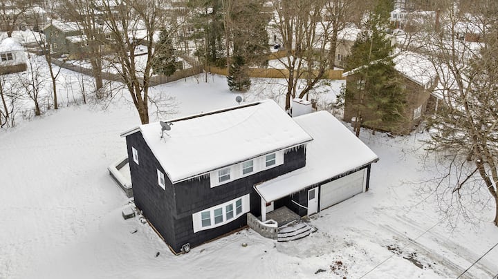 Spacious Comfort Home | Serene Neighborhood | 8+ - Cazenovia, NY