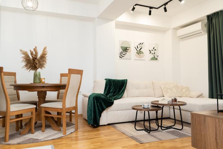 Modern 2br Near Center | Terrace & Free Parking - Skopje