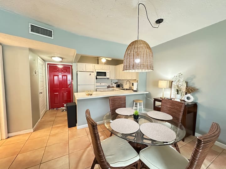 Cozy 1-bedroom Condo Near Pompano Beach Pier! - Pompano Beach, FL