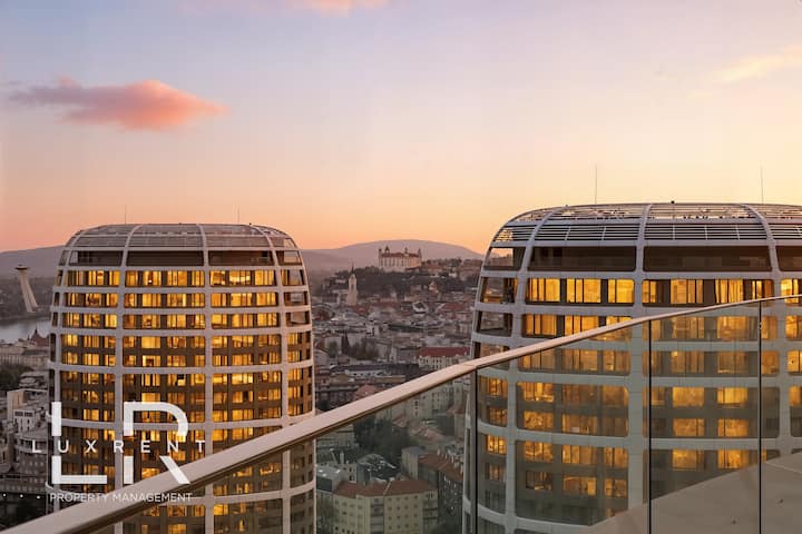 Skypark Elite Suite | City View | Free Parking - Bratislava