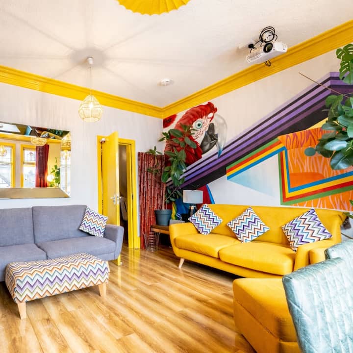 Vibrant 3 Bedroom Art Duplex | Prime Location - 奧爾特靈厄姆