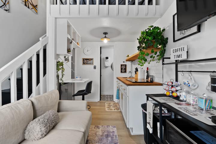 Homey Loft + Modern Touches + Free Parking - Raleigh, NC