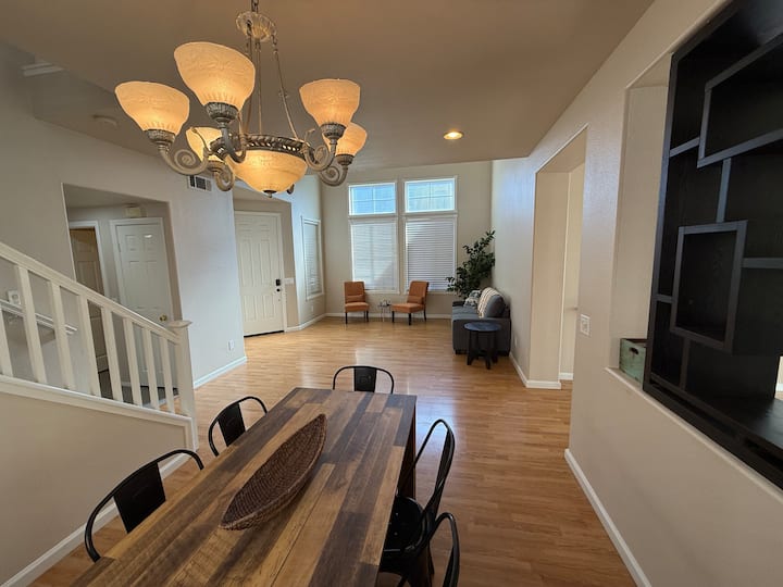 Endearing Townhouse Near Colleges - La Verne, CA