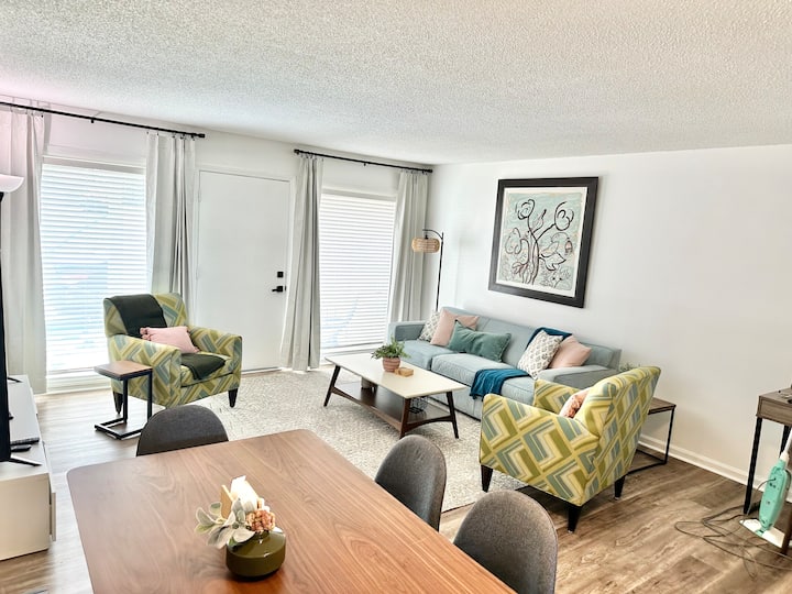 Relax And Unwind In This Bright 2br Townhome - High Point, NC