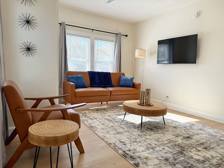 Redbrick Suites D | King 1bd\1ba Apt Near Ue - エバンズビル, IN