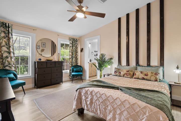 Stylish 4br Urban House Near Downtown West Palm - West Palm Beach, FL