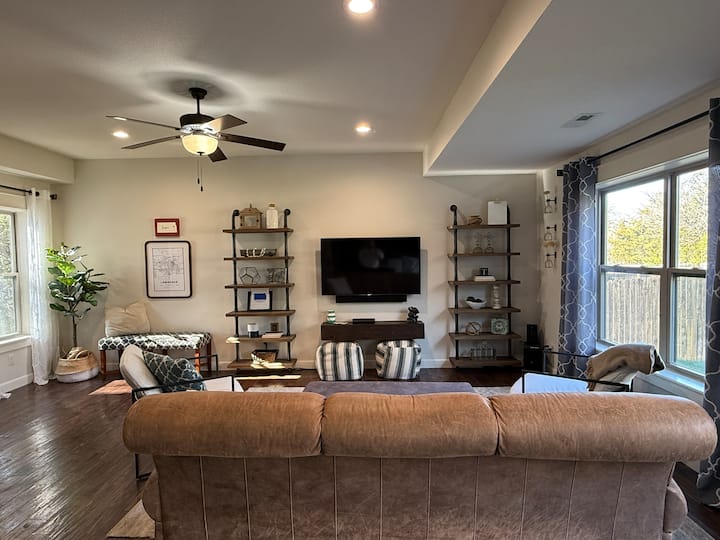 Comfy|fenced Yard|home Gym | Mins > Rockchalkpark - Lawrence, KS