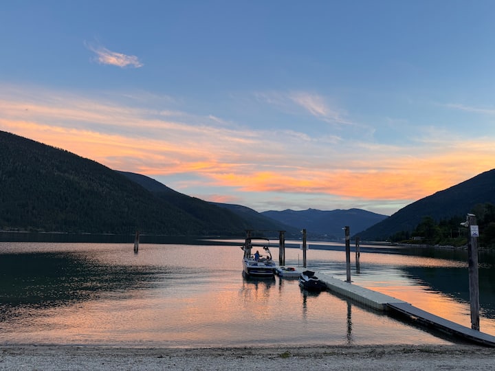 6 Mile Lake House - Nelson
