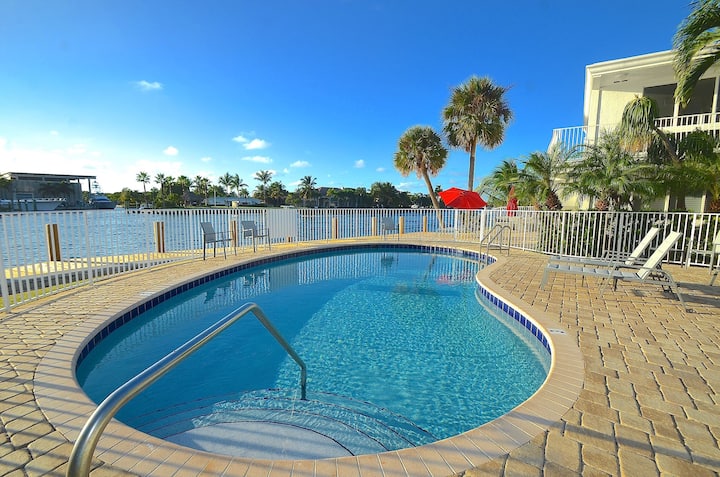 Waterfront 1br Heated Pool, Walk To Pompano Beach - The Bahamas