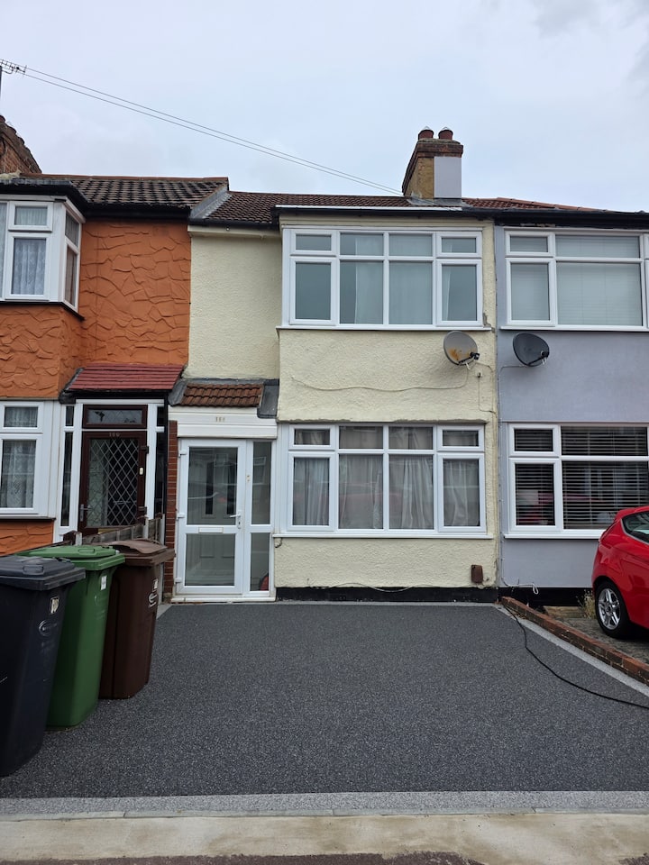 Two Bed House - Dagenham