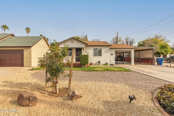 Cute 2br W/ Office Setup, Laundry, And Parking! - Mesa, AZ