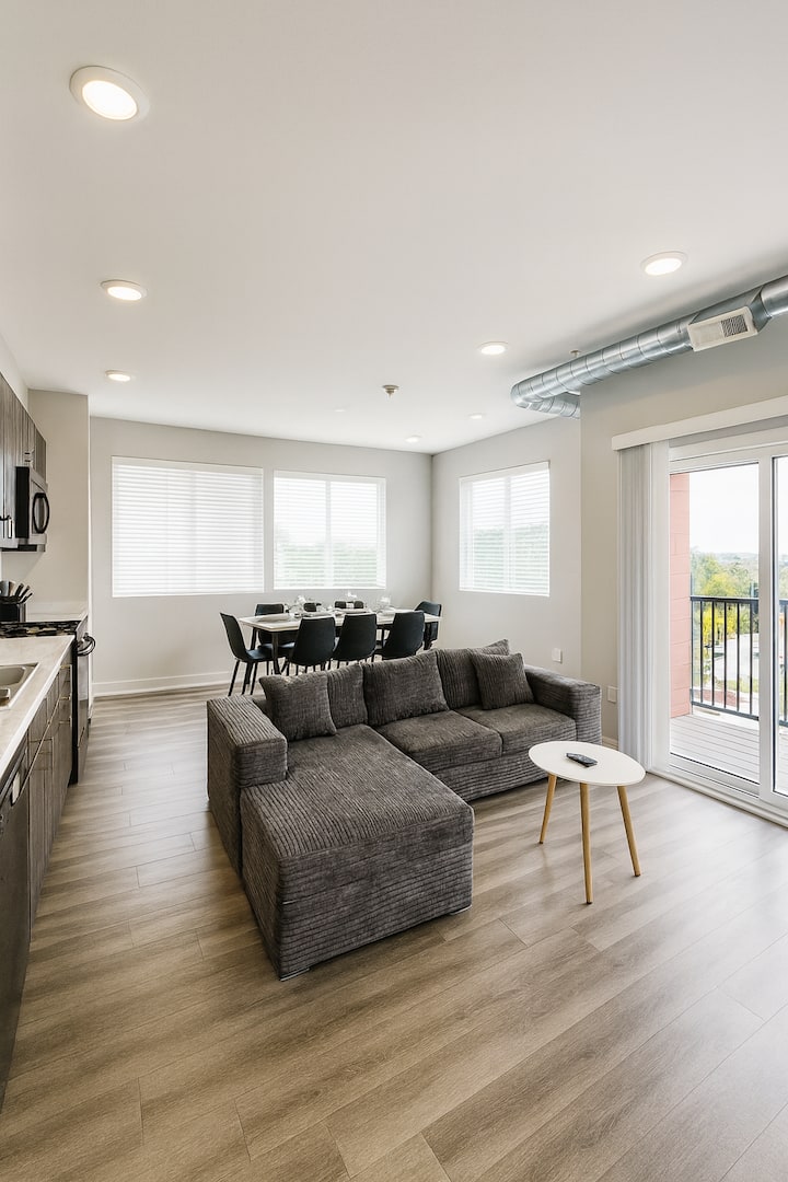 Axis Suite - Des Moines, IA