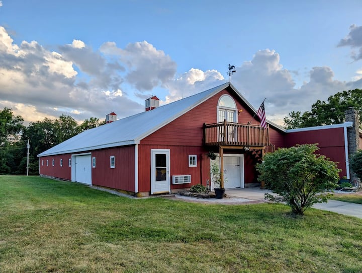 The Rose Room At Finley Valley Barn - Ozark, MO