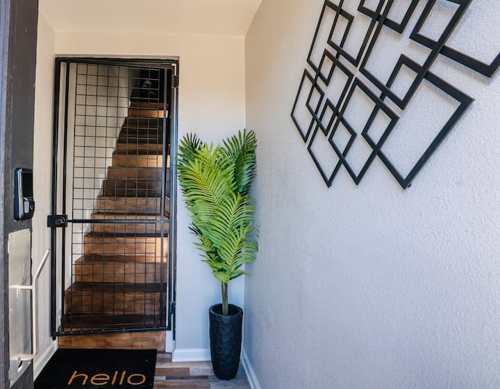 Boho-mod Studio Apartments In Ferris - Palmer, TX