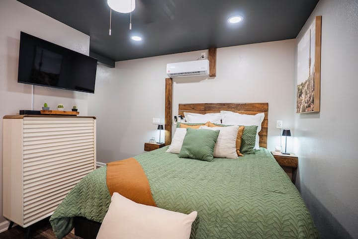 Boho-mod Studio Apartment 1 - Palmer, TX