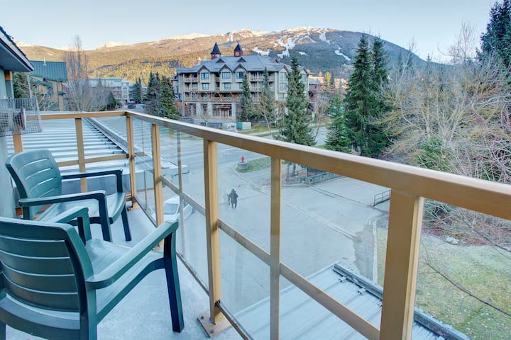 2br Central Whistler Village! Pool, Hot Tub, Sauna - Whistler