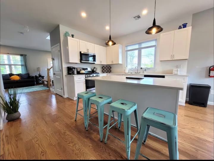 Modern Coastal Townhome, Minutes From Asbury Park - Asbury Park, NJ
