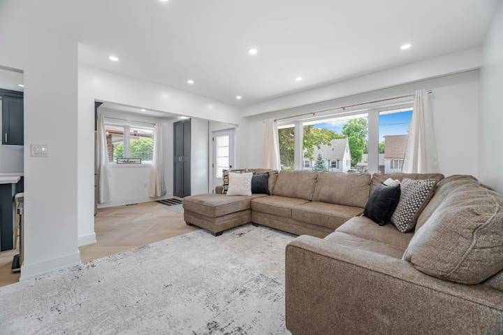 Modern 2br Home In A Quiet Neighbourhood - Brampton