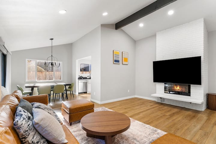 Luxurious 4br 3ba Near Downtown Kirkland - Kirkland, WA