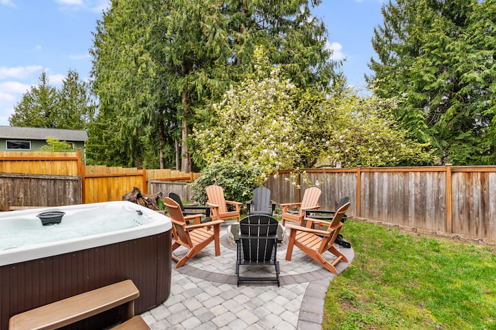 Hot Tub | Fire Pit | Workspace | Ac | Full Kitchen - Kirkland, WA