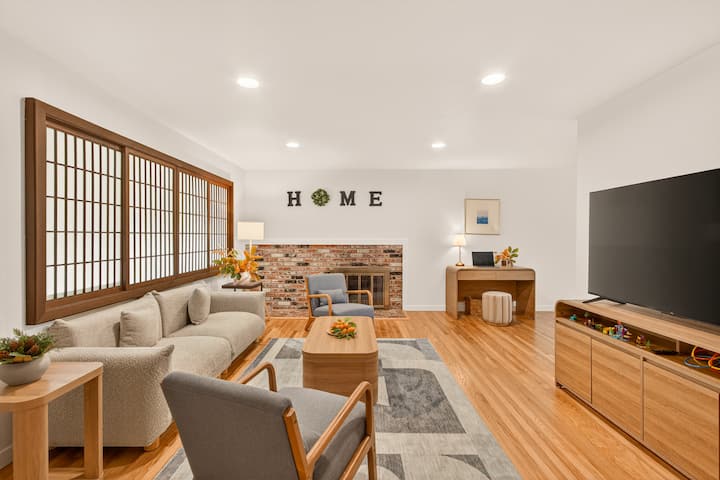 Family/kid-friendly 3br Home | The Persimmon House - Sacramento, CA