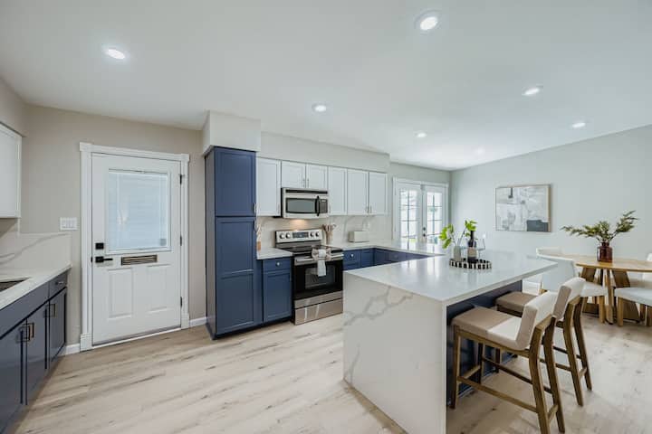 Tempe Gem • Near Asu & Mill Ave - Tempe, AZ