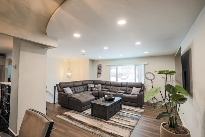 New! Modern Luxe Retreat In Parma - Parma, OH