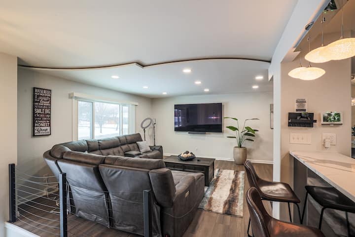 New! Modern Luxe Retreat In Parma - Parma, OH