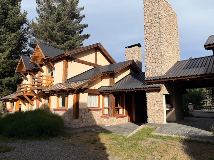 Cabañas 2 Dormitorios Con Piscina Climatizada - Esquel