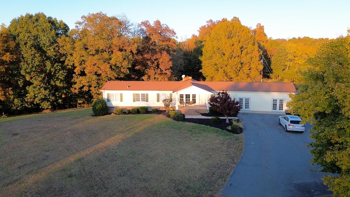 Farm Stay At Golden Meadows - Concord, NC