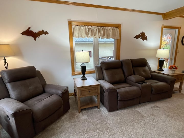 Up North Rental 906 - 2br/1ba House In Ironwood - Ironwood, MI