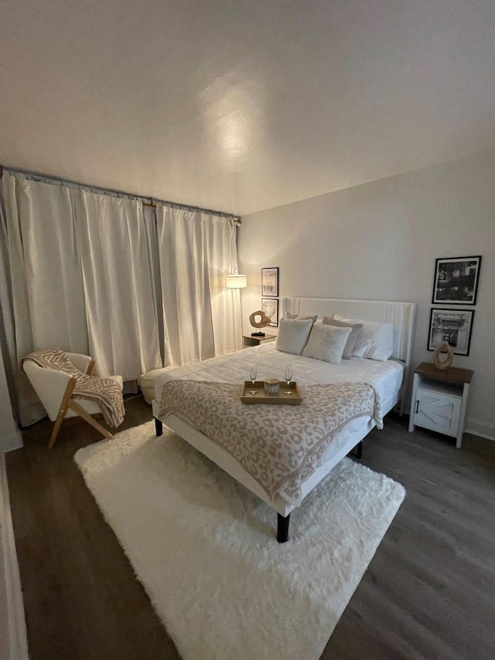 Contemporary Suite - Fort Myers, FL