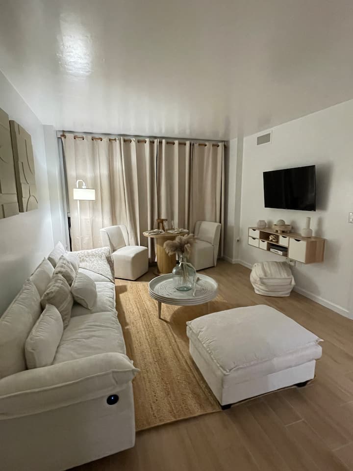 Contemporary Suite - Fort Myers