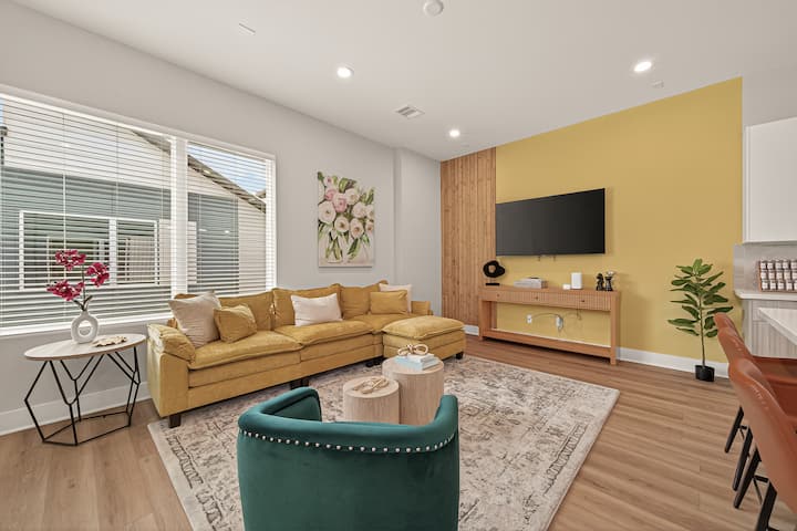 Modern 3br Home W/ Foosball & 17.1mi To Nrg - Houston, TX